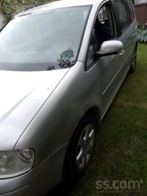 Pelēks Volkswagen Touran 2006 Rīga, ar dzinēja tilpumu 2.00 L un nobraukumu 389 tūkst. km par 900 €, foto  vietnē AUTOMOTO.COM.LV