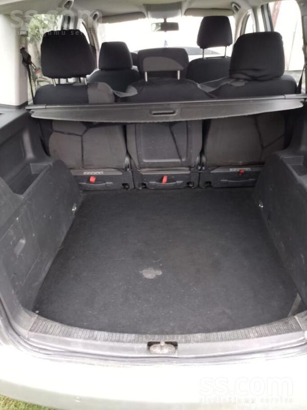 Pelēks Volkswagen Touran 2006 Rīga, ar dzinēja tilpumu 2.00 L un nobraukumu 389 tūkst. km par 900 €, foto 3 vietnē AUTOMOTO.COM.LV