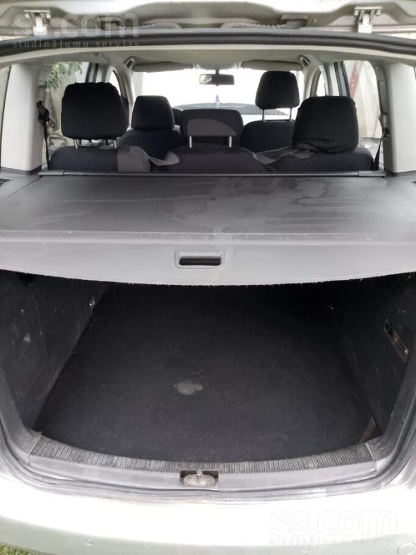 Pelēks Volkswagen Touran 2006 Rīga, ar dzinēja tilpumu 2.00 L un nobraukumu 389 tūkst. km par 900 €, foto 6 vietnē AUTOMOTO.COM.LV