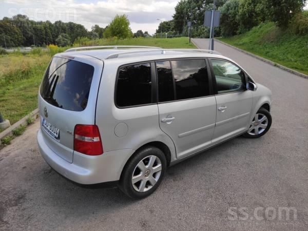 Grey Volkswagen Touran 2006 in Rezekne, with an engine capacity of 2.00 L and mileage of 292 thousand km for 2350 €, photo 2 on AUTOMOTO.COM.LV