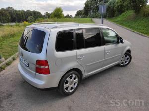 Pelēks Volkswagen Touran 2006 Rēzekne, ar dzinēja tilpumu 2.00 L un nobraukumu 292 tūkst. km par 2350 €, foto 3 vietnē AUTOMOTO.COM.LV