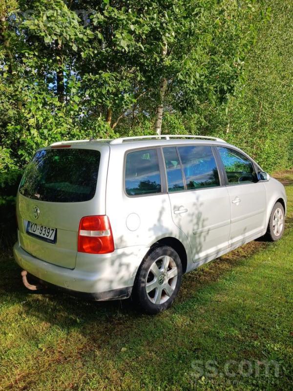 Pelēks Volkswagen Touran 2006 Jēkabpils, ar dzinēja tilpumu 2.00 L un nobraukumu 311 tūkst. km par 1800 €, foto 2 vietnē AUTOMOTO.COM.LV