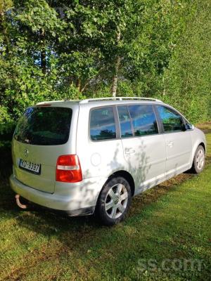 Pelēks Volkswagen Touran 2006 Jēkabpils, ar dzinēja tilpumu 2.00 L un nobraukumu 311 tūkst. km par 1800 €, foto 3 vietnē AUTOMOTO.COM.LV