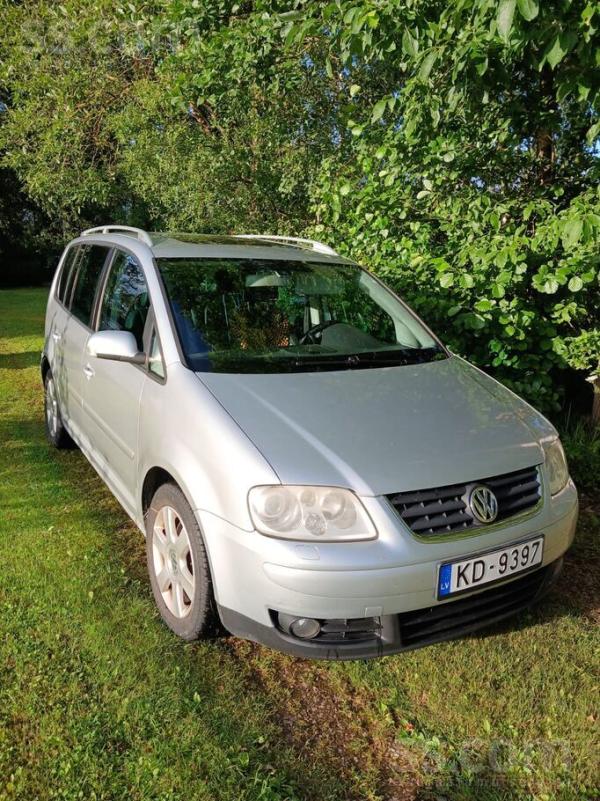 Pelēks Volkswagen Touran 2006 Jēkabpils, ar dzinēja tilpumu 2.00 L un nobraukumu 311 tūkst. km par 1800 €, foto 4 vietnē AUTOMOTO.COM.LV