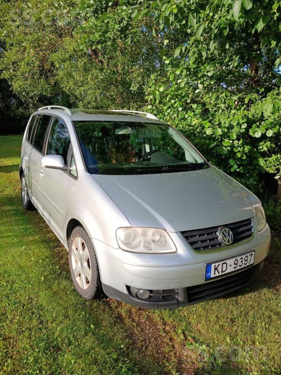 Pelēks Volkswagen Touran 2006 Jēkabpils, ar dzinēja tilpumu 2.00 L un nobraukumu 311 tūkst. km par 1800 €, foto 5 vietnē AUTOMOTO.COM.LV