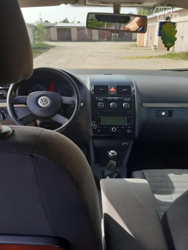 Pelēks Volkswagen Touran 2006 Šauļi, ar dzinēja tilpumu 1.40 L un nobraukumu 193 tūkst. km par 2255 €, foto 5 vietnē AUTOMOTO.COM.LV
