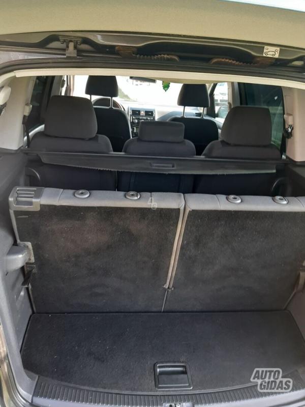 Pelēks Volkswagen Touran 2006 Šauļi, ar dzinēja tilpumu 1.40 L un nobraukumu 193 tūkst. km par 2255 €, foto 2 vietnē AUTOMOTO.COM.LV