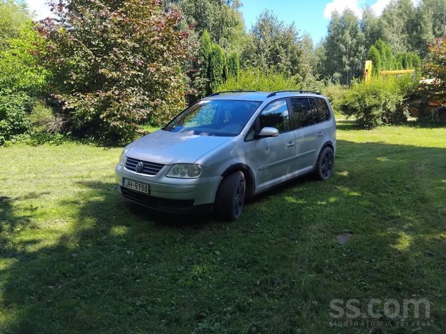 Grey Volkswagen Touran 2006 in Aizkraukle, with an engine capacity of 2.00 L and mileage of 397 thousand km for 1100 €, photo 1 on AUTOMOTO.COM.LV