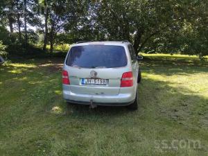 Grey Volkswagen Touran 2006 in Aizkraukle, with an engine capacity of 2.00 L and mileage of 397 thousand km for 1100 €, photo 5 on AUTOMOTO.COM.LV