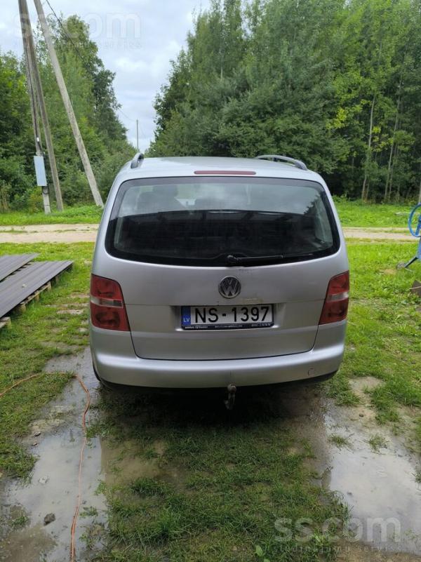 Grey Volkswagen Touran 2006 in Saldus, with an engine capacity of 2.00 L and mileage of 276 thousand km for 1300 €, photo 4 on AUTOMOTO.COM.LV