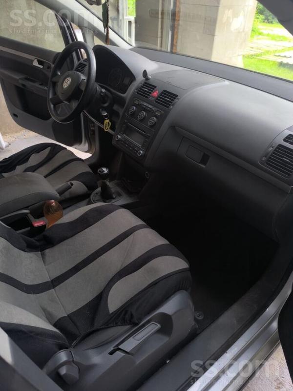 Grey Volkswagen Touran 2006 in Saldus, with an engine capacity of 2.00 L and mileage of 276 thousand km for 1300 €, photo 7 on AUTOMOTO.COM.LV