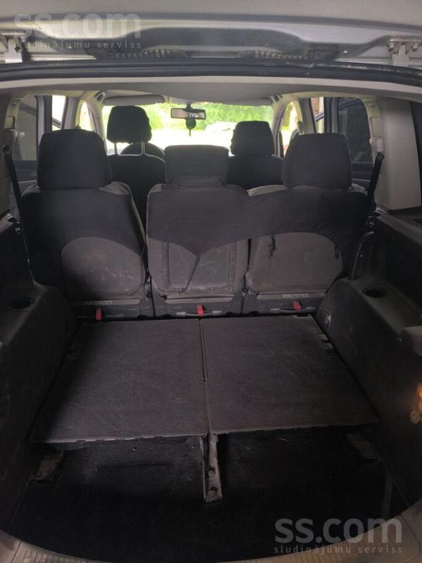 Grey Volkswagen Touran 2006 in Saldus, with an engine capacity of 2.00 L and mileage of 276 thousand km for 1300 €, photo 9 on AUTOMOTO.COM.LV