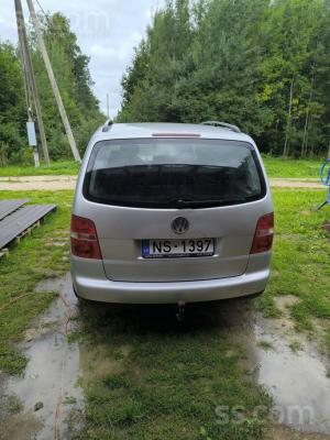 Grey Volkswagen Touran 2006 in Saldus, with an engine capacity of 2.00 L and mileage of 276 thousand km for 1300 €, photo 5 on AUTOMOTO.COM.LV