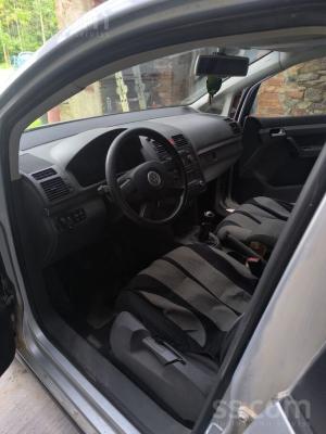 Grey Volkswagen Touran 2006 in Saldus, with an engine capacity of 2.00 L and mileage of 276 thousand km for 1300 €, photo 6 on AUTOMOTO.COM.LV