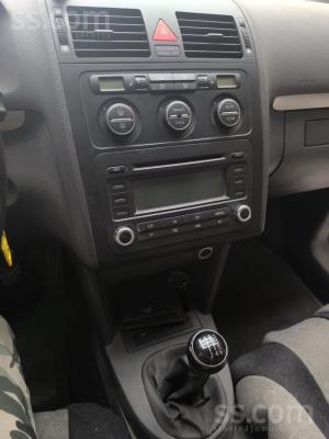 Grey Volkswagen Touran 2006 in Saldus, with an engine capacity of 2.00 L and mileage of 276 thousand km for 1300 €, photo 7 on AUTOMOTO.COM.LV
