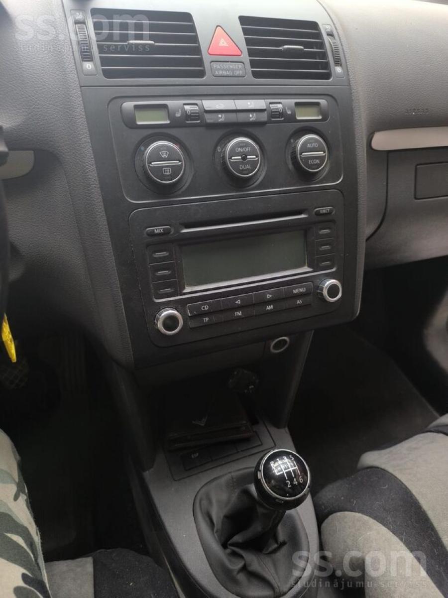 Grey Volkswagen Touran 2006 in Saldus, with an engine capacity of 2.00 L and mileage of 276 thousand km for 1300 €, photo 7 on AUTOMOTO.COM.LV