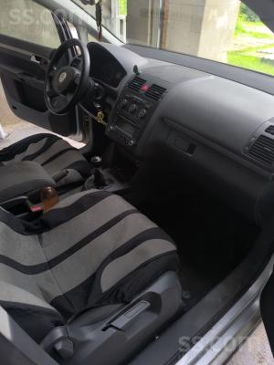 Grey Volkswagen Touran 2006 in Saldus, with an engine capacity of 2.00 L and mileage of 276 thousand km for 1300 €, photo 8 on AUTOMOTO.COM.LV