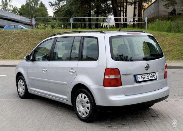 Grey Volkswagen Touran 2006 in Vilnius, with an engine capacity of 0.00 L and mileage of 289 thousand km for 2500 €, photo 4 on AUTOMOTO.COM.LV