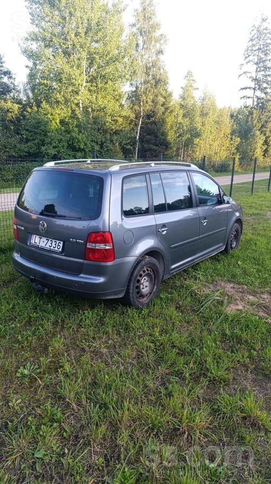 Grey Volkswagen Touran 2006 in Riga, with an engine capacity of 2.00 L and mileage of 341 thousand km for 1500 €, photo 3 on AUTOMOTO.COM.LV