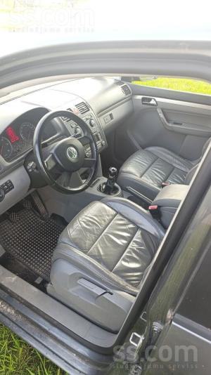 Grey Volkswagen Touran 2006 in Riga, with an engine capacity of 2.00 L and mileage of 341 thousand km for 1500 €, photo 5 on AUTOMOTO.COM.LV