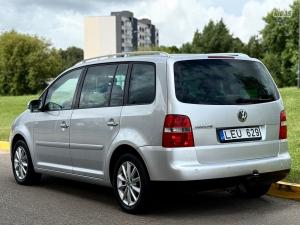 Pelēks Volkswagen Touran 2006 Kauņa, ar dzinēja tilpumu 2.00 L un nobraukumu 288 tūkst. km par 2500 €, foto  vietnē AUTOMOTO.COM.LV