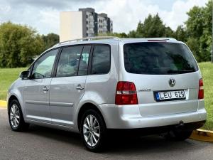 Pelēks Volkswagen Touran 2006 Kauņa, ar dzinēja tilpumu 1.97 L un nobraukumu 288 tūkst. km par 2500 €, foto 4 vietnē AUTOMOTO.COM.LV