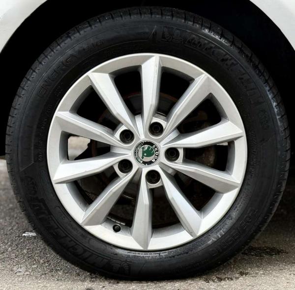 Pelēks Volkswagen Touran 2006 Kauņa, ar dzinēja tilpumu 1.97 L un nobraukumu 288 tūkst. km par 2500 €, foto 7 vietnē AUTOMOTO.COM.LV