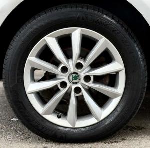 Pelēks Volkswagen Touran 2006 Kauņa, ar dzinēja tilpumu 1.97 L un nobraukumu 288 tūkst. km par 2500 €, foto 8 vietnē AUTOMOTO.COM.LV