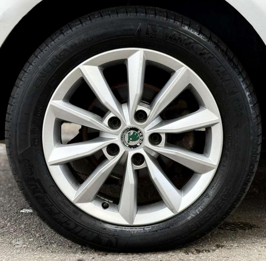 Pelēks Volkswagen Touran 2006 Kauņa, ar dzinēja tilpumu 1.97 L un nobraukumu 288 tūkst. km par 2500 €, foto 8 vietnē AUTOMOTO.COM.LV