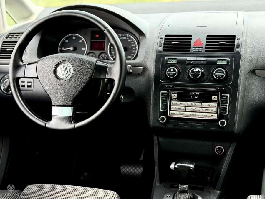 Pelēks Volkswagen Touran 2006 Kauņa, ar dzinēja tilpumu 1.97 L un nobraukumu 288 tūkst. km par 2500 €, foto 10 vietnē AUTOMOTO.COM.LV