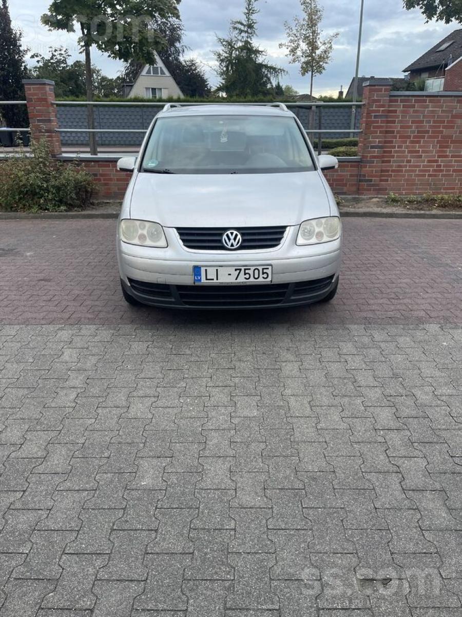 Pelēks Volkswagen Touran 2006 Jēkabpils, ar dzinēja tilpumu 1.90 L un nobraukumu 325 tūkst. km par 1400 €, foto 3 vietnē AUTOMOTO.COM.LV