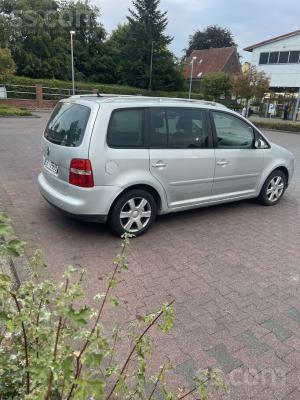 Pelēks Volkswagen Touran 2006 Jēkabpils, ar dzinēja tilpumu 1.90 L un nobraukumu 325 tūkst. km par 1400 €, foto 5 vietnē AUTOMOTO.COM.LV