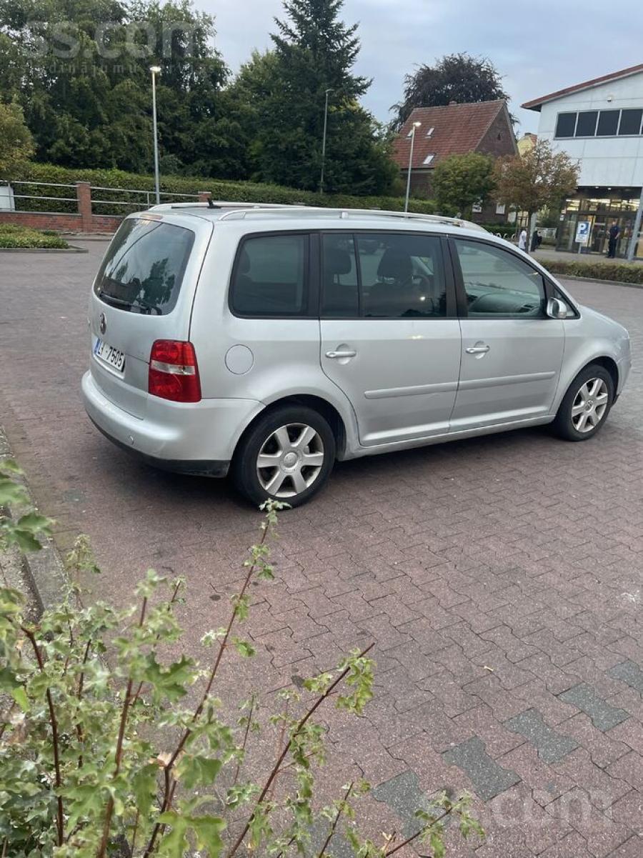 Pelēks Volkswagen Touran 2006 Jēkabpils, ar dzinēja tilpumu 1.90 L un nobraukumu 325 tūkst. km par 1400 €, foto 5 vietnē AUTOMOTO.COM.LV
