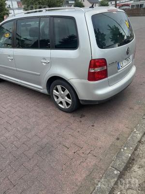 Pelēks Volkswagen Touran 2006 Jēkabpils, ar dzinēja tilpumu 1.90 L un nobraukumu 325 tūkst. km par 1400 €, foto 6 vietnē AUTOMOTO.COM.LV