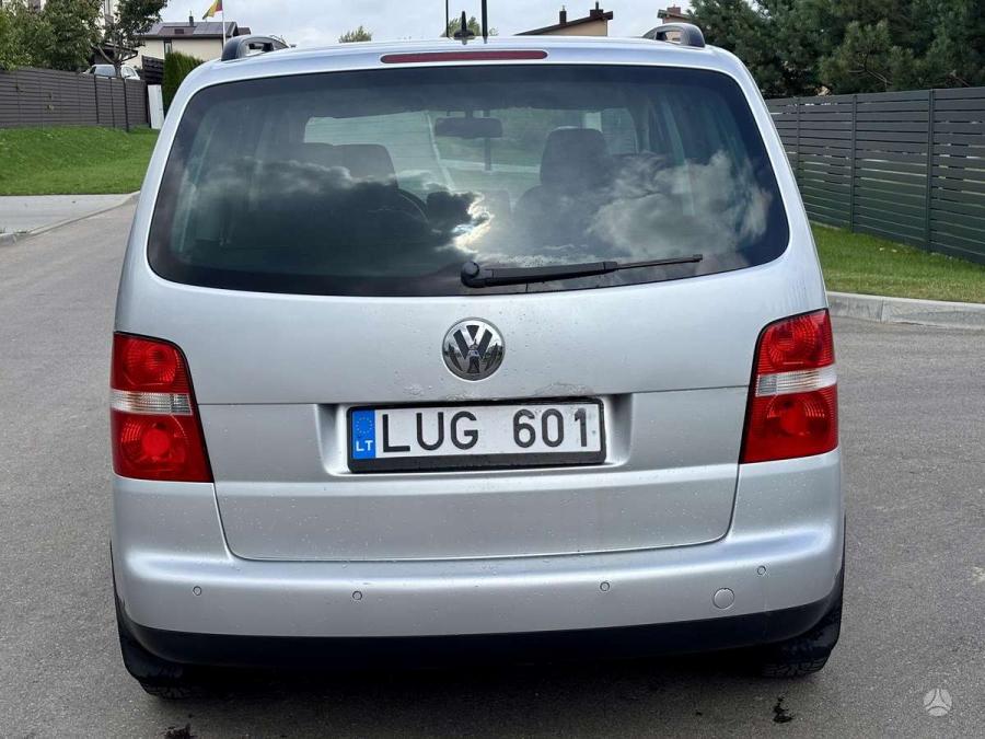 Grey Volkswagen Touran 2006 in Vilnius, with an engine capacity of 1.90 L and mileage of 288 thousand km for 2700 €, photo 6 on AUTOMOTO.COM.LV