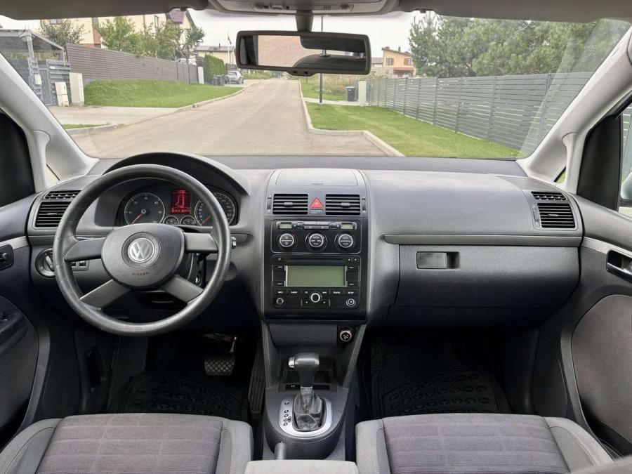 Grey Volkswagen Touran 2006 in Vilnius, with an engine capacity of 1.90 L and mileage of 288 thousand km for 2700 €, photo 12 on AUTOMOTO.COM.LV