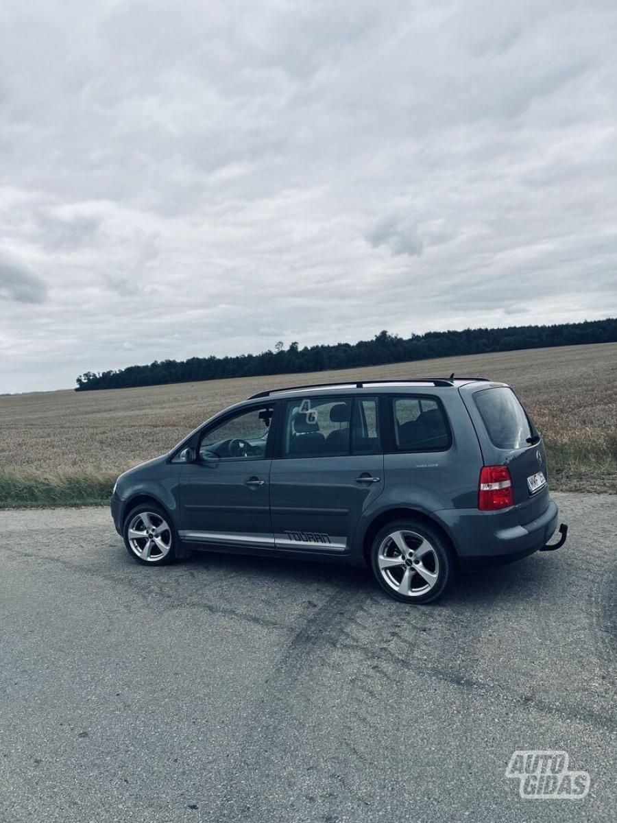 Grey Volkswagen Touran 2006 in Joniskis, with an engine capacity of 2.00 L and mileage of 253 thousand km for 1700 €, photo 3 on AUTOMOTO.COM.LV