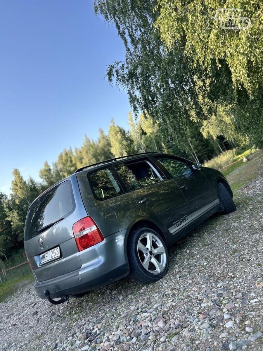 Grey Volkswagen Touran 2006 in Joniskis, with an engine capacity of 2.00 L and mileage of 253 thousand km for 1700 €, photo 6 on AUTOMOTO.COM.LV
