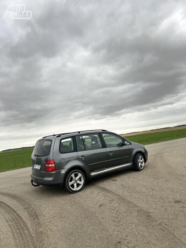 Volkswagen Touran 2006 in Joniskis on AUTOMOTO.COM.LV Grey Volkswagen Touran 2006 in Joniskis, with an engine capacity of 2.00 L and mileage of 253 thousand km for 1700 €, photo 8 on AUTOMOTO.COM.LV