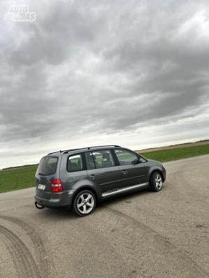 Grey Volkswagen Touran 2006 in Joniskis, with an engine capacity of 2.00 L and mileage of 253 thousand km for 1700 €, photo 8 on AUTOMOTO.COM.LV