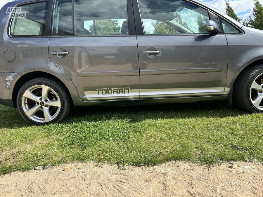 Grey Volkswagen Touran 2006 in Joniskis, with an engine capacity of 2.00 L and mileage of 253 thousand km for 1700 €, photo 10 on AUTOMOTO.COM.LV