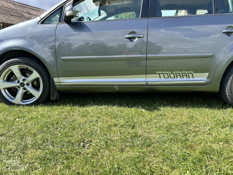 Grey Volkswagen Touran 2006 in Joniskis, with an engine capacity of 2.00 L and mileage of 253 thousand km for 1700 €, photo 11 on AUTOMOTO.COM.LV