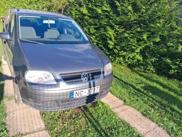 Фольксваген Туран 2006 в Елгава на AUTOMOTO.COM.LV Серый Фольксваген Туран 2006 в Елгава, объемом двигателя 1.90 л и пробегом 303 тыс. км за 2300 €, фото 4 на AUTOMOTO.COM.LV