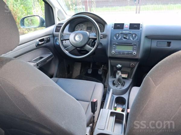 Фольксваген Туран 2006 в Елгава на AUTOMOTO.COM.LV Серый Фольксваген Туран 2006 в Елгава, объемом двигателя 1.90 л и пробегом 303 тыс. км за 2300 €, фото 8 на AUTOMOTO.COM.LV