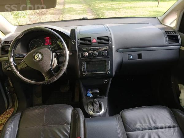 Grey Volkswagen Touran 2006 in Jekabpils, with an engine capacity of 2.00 L and mileage of 312 thousand km for 1800 €, photo 6 on AUTOMOTO.COM.LV