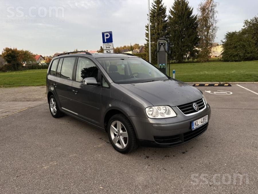 Grey Volkswagen Touran 2006 in Liepaja, with an engine capacity of 1.90 L and mileage of 227 thousand km for 2400 €, photo 1 on AUTOMOTO.COM.LV