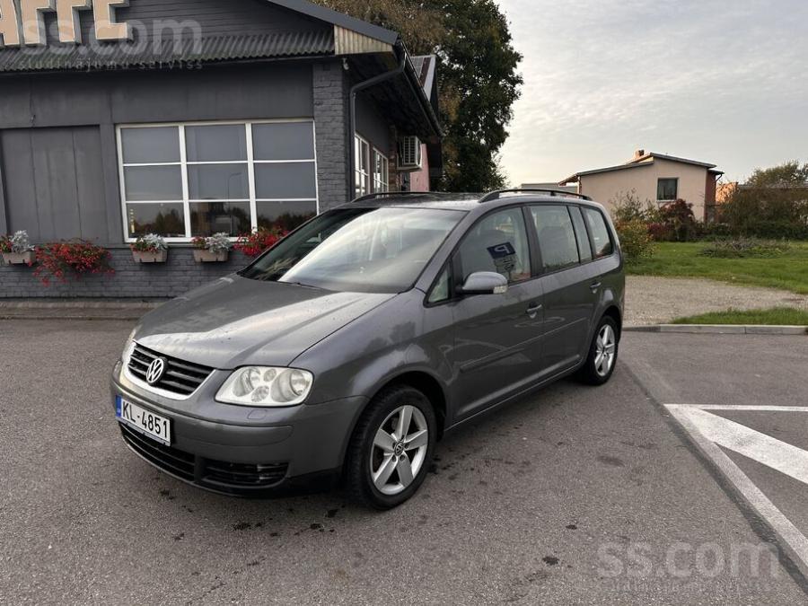 Grey Volkswagen Touran 2006 in Liepaja, with an engine capacity of 1.90 L and mileage of 227 thousand km for 2400 €, photo 3 on AUTOMOTO.COM.LV