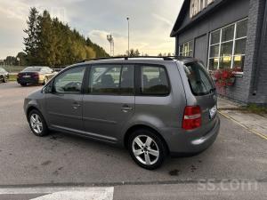 Grey Volkswagen Touran 2006 in Liepaja, with an engine capacity of 1.90 L and mileage of 227 thousand km for 2400 €, photo 4 on AUTOMOTO.COM.LV