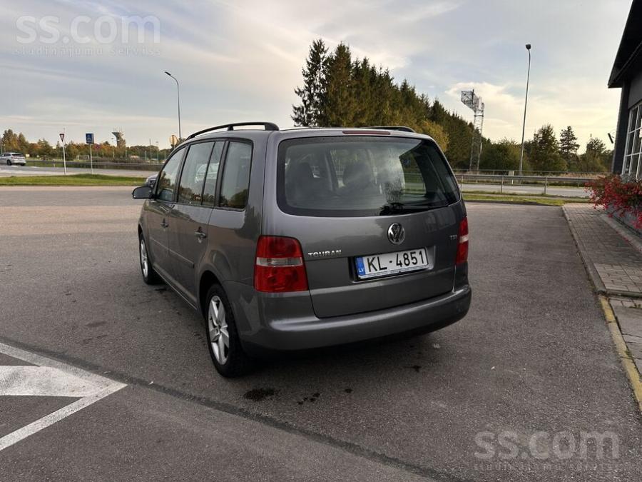 Grey Volkswagen Touran 2006 in Liepaja, with an engine capacity of 1.90 L and mileage of 227 thousand km for 2400 €, photo 6 on AUTOMOTO.COM.LV