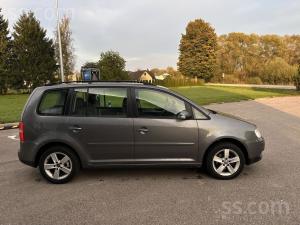 Grey Volkswagen Touran 2006 in Liepaja, with an engine capacity of 1.90 L and mileage of 227 thousand km for 2400 €, photo 8 on AUTOMOTO.COM.LV